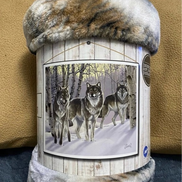 Heartland Plush | Bedding | 3 Wolves Renegade Heartland Plush Throw ...